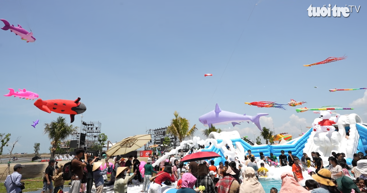 Hàng ngàn người hào hứng tham dự Paradise Summer Fest tại Cần Giờ ...
