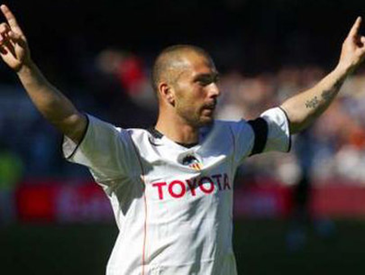 Di Vaio bị loại khỏi đội hình một Valencia vì vô kỷ luật - Tuổi Trẻ Online