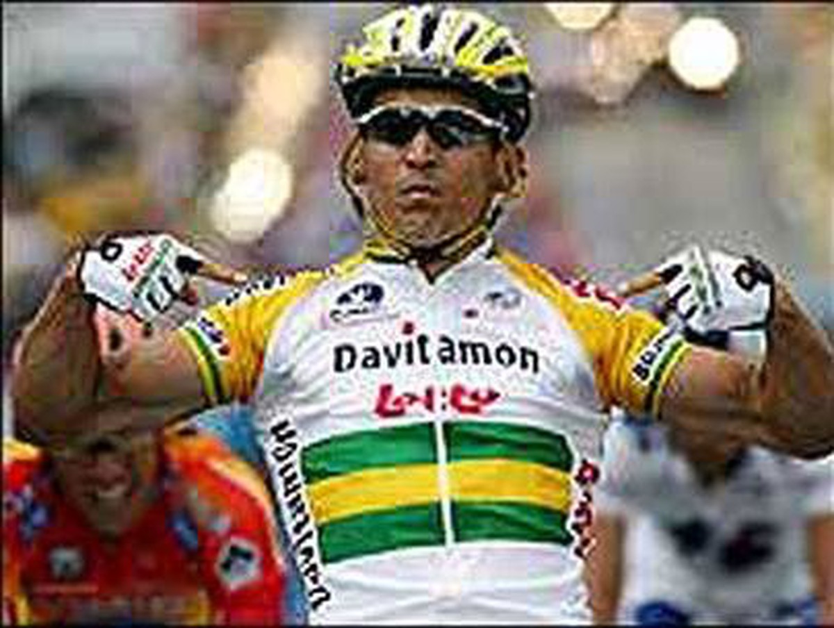 Tour de France: Lance Armstrong vẫn mặc áo vàng - Tuổi Trẻ Online