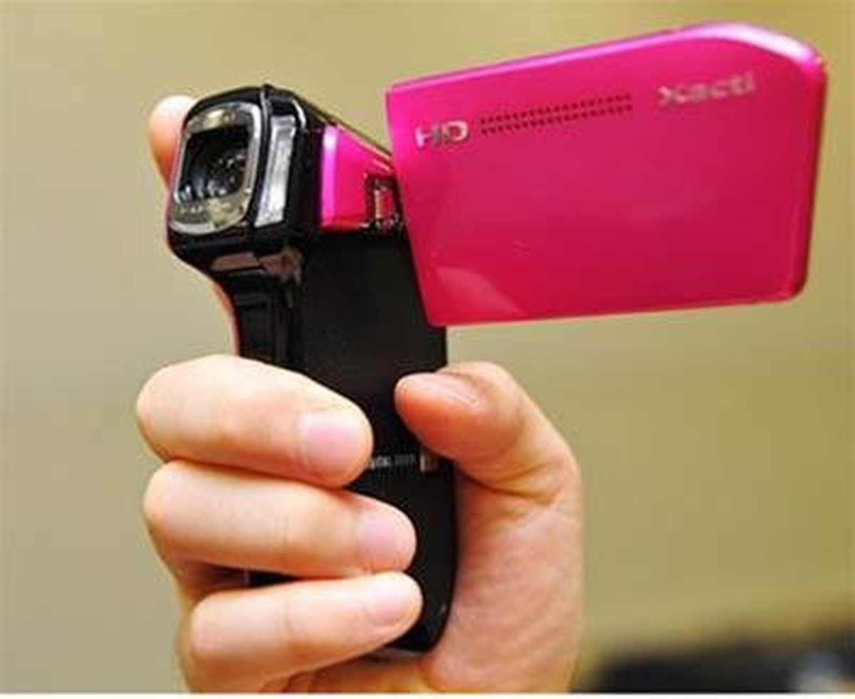 Ấn tượng máy quay Sanyo DMX-HD800 - Tuổi Trẻ Online