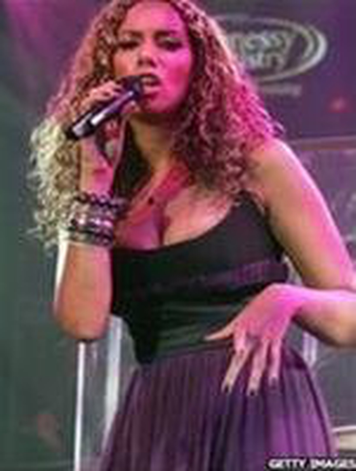 Estelle và Leona Lewis chiến thắng giải âm nhạc Mobo - Tuổi Trẻ Online