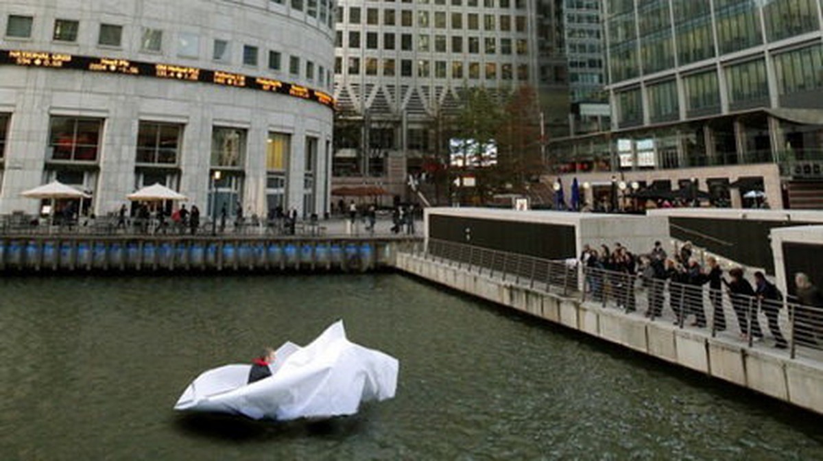 Đi thuyền giấy trên sông Thames - Tuổi Trẻ Online