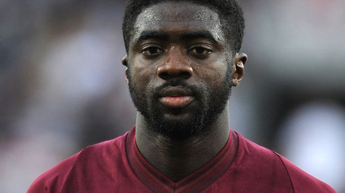 Cãi với Mancini, Kolo Toure vứt luôn huy chương - Tuổi Trẻ Online