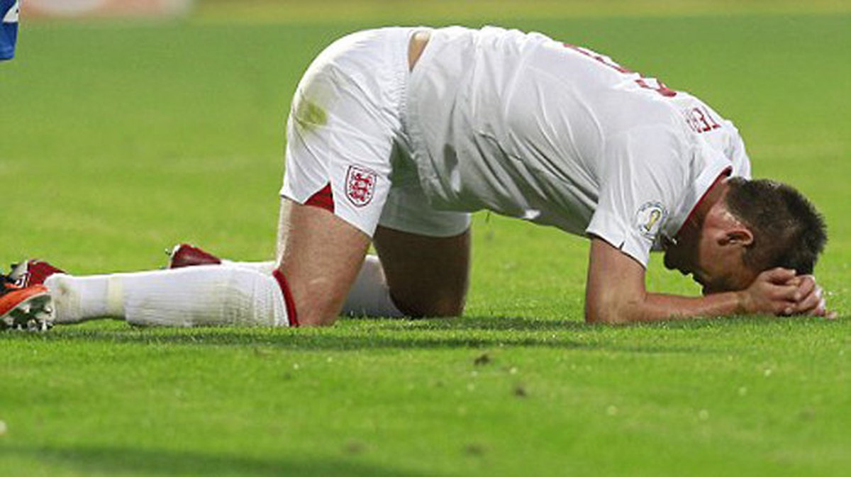 Tuyển Anh mất Terry trong trận gặp Ukraine - Tuổi Trẻ Online