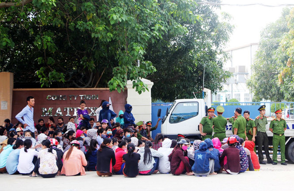 Hơn 2.500 công nhân Matrix Vinh ngưng đình công sau đối thoại - Tuổi ...