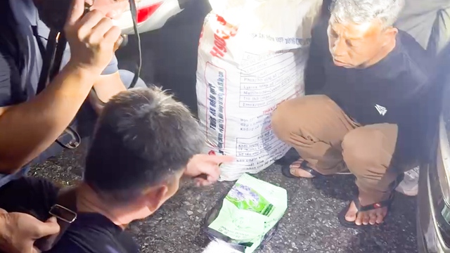 Chở 60 bánh heroin và 37kg ma túy đá trên xe 7 chỗ, 3 người liên quan ...