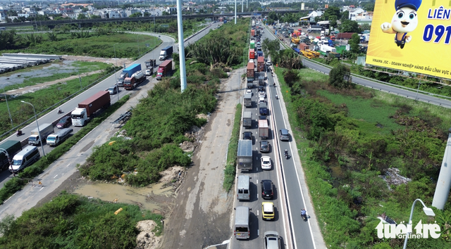 10km gridlock hits southern Vietnamese expressway amid weekend travel rush