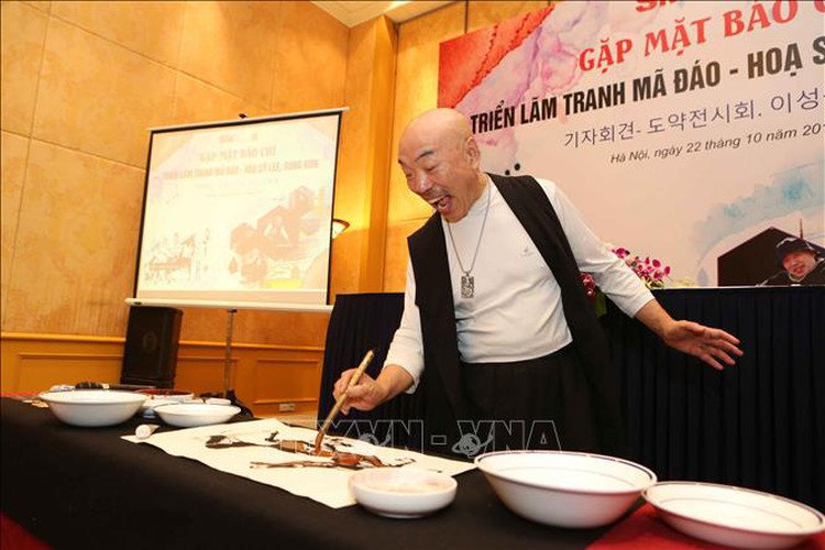 Korean artist to exhibit horse paintings in Hanoi