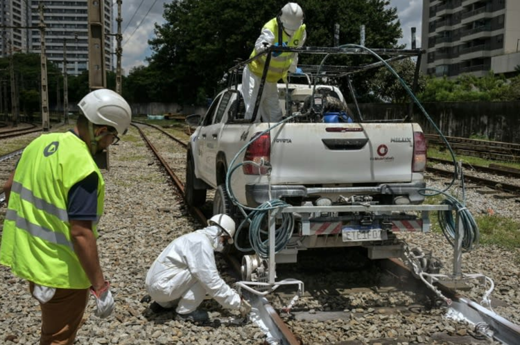 Paint them white: how Brazil is keeping trains on track