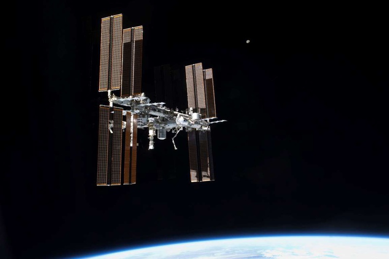 Trạm ISS bị rò rỉ không khí, phi hành gia mất cả đêm tìm chỗ rò - Tuổi ...