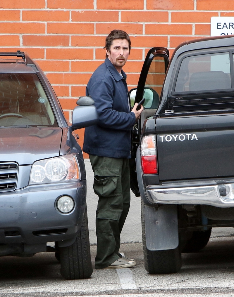 Vì sao ‘Người Dơi' Christian Bale có 120 triệu USD nhưng chỉ lái xe ...
