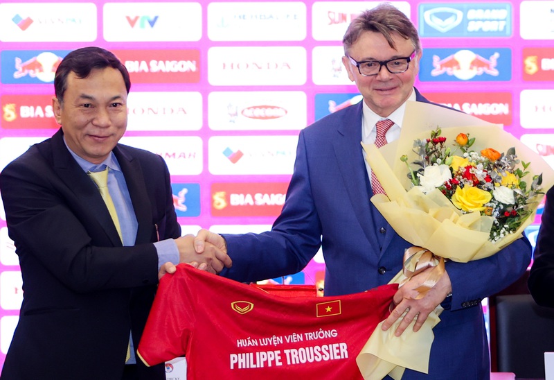 HLV Philippe Troussier: 'Tôi đến Việt Nam vì những thử thách' - Tuổi ...