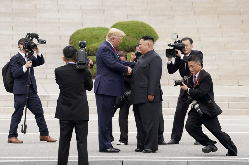 Ông Trump sẽ ‘nối lại tình xưa’ với ông Kim Jong Un? - Tuổi Trẻ Online
