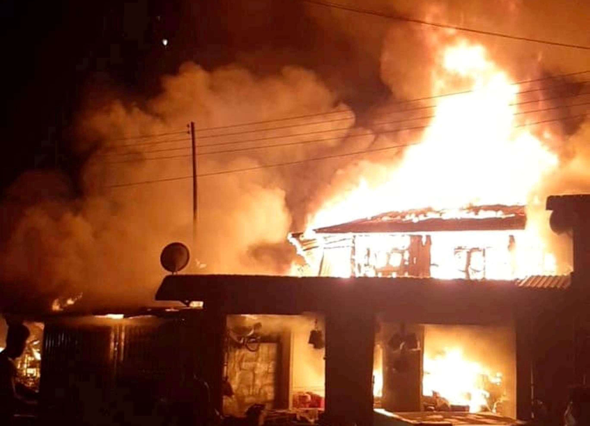 Vietnam sends officers to Laos to help put out market fire