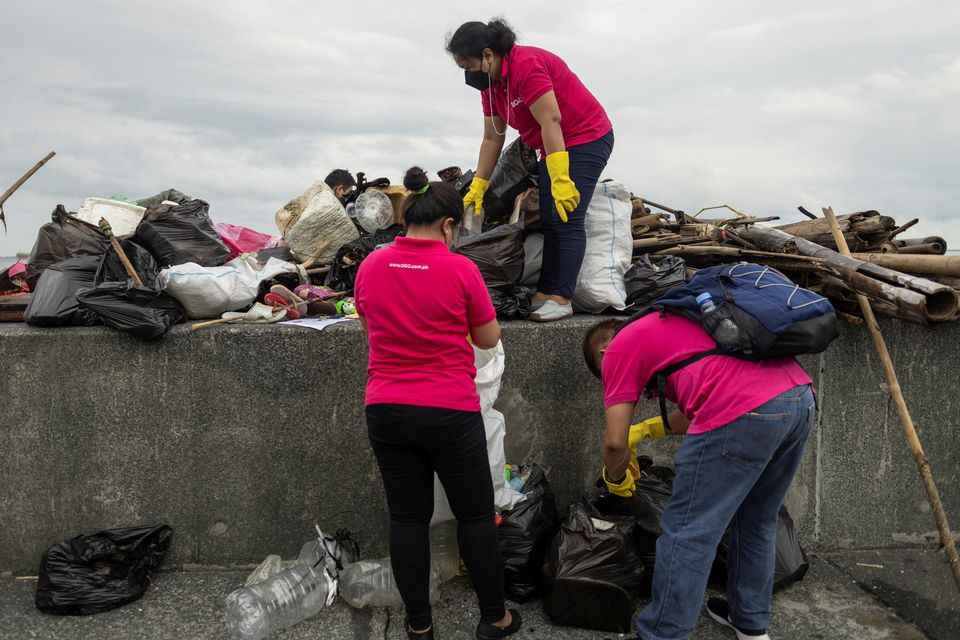 Cleanup day comes to Philippine capital's polluted bay