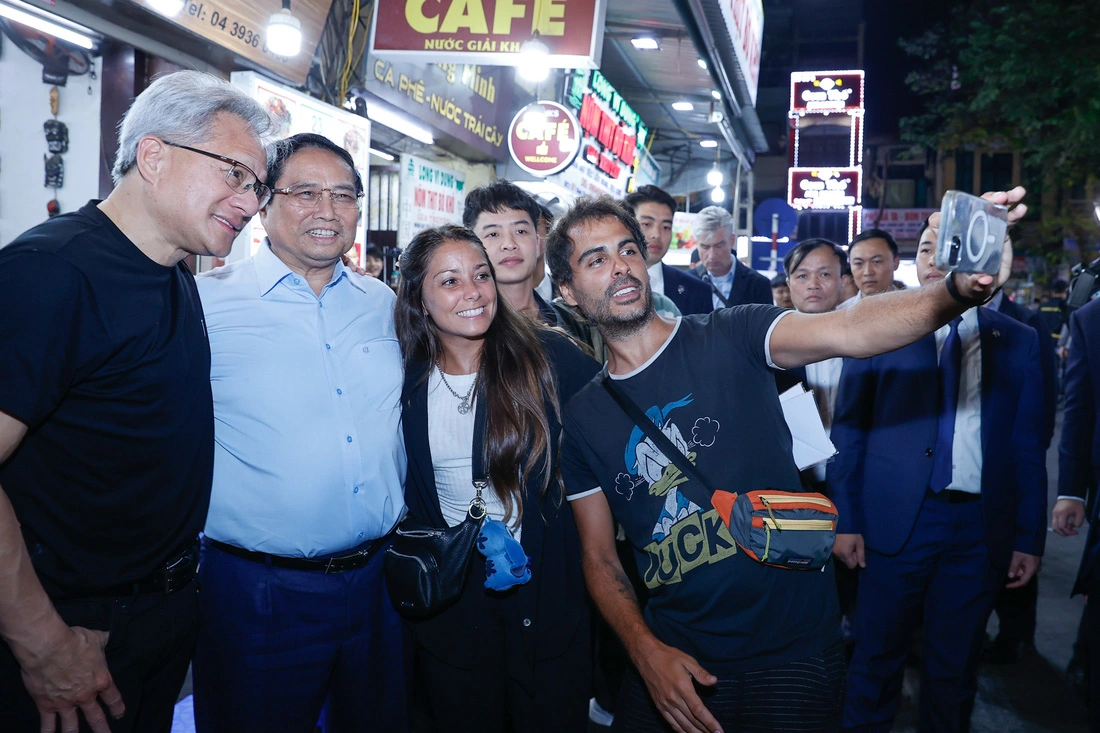 Vietnam PM, US chipmaker Nvidia CEO explore Hanoi nightlife