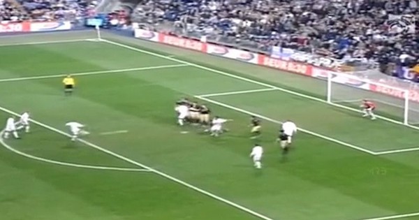 Những cú sút 'sấm sét' của Roberot Carlos khiến thủ môn khiếp sợ