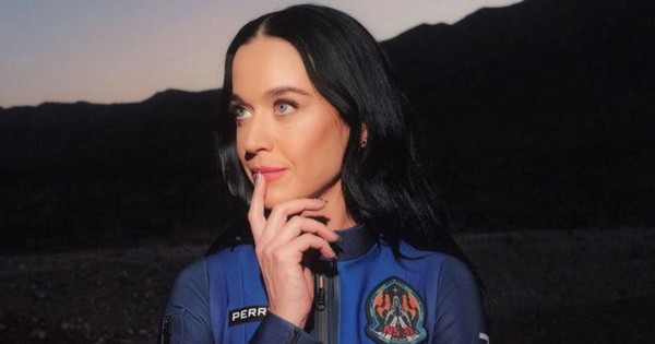 Katy Perry hối hận với chuyến du hành vũ trụ - Tuổi Trẻ Online