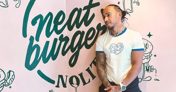 Tay đua F1 Lewis Hamilton 'lạc tay lái' trên đường... kinh doanh ăn ...