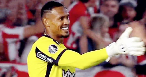 Thủ môn Brazil "tặng quà" đối thủ khiến fan dậy sóng - Tuổi Trẻ Online