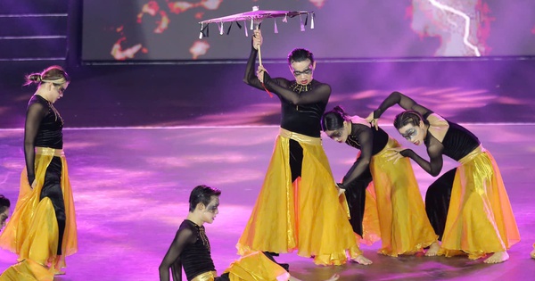 F.E.D Crew đầy ‘ma mị’ đăng quang Dalat Best Dance Crew 2025 - Tuổi Trẻ ...