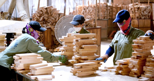 US delays wood tariff hike, gives temporary relief to Vietnam's wood ...