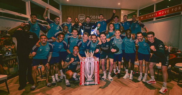 Arsenal vô địch Ngoại hạng Anh sau 22 năm