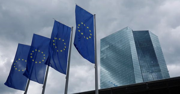 ECB considers lifting banks' minimum reserves to lessen own losses ...