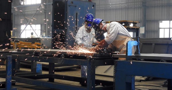 Global AI wave revs up Asian factories, offsetting conflict-induced pain