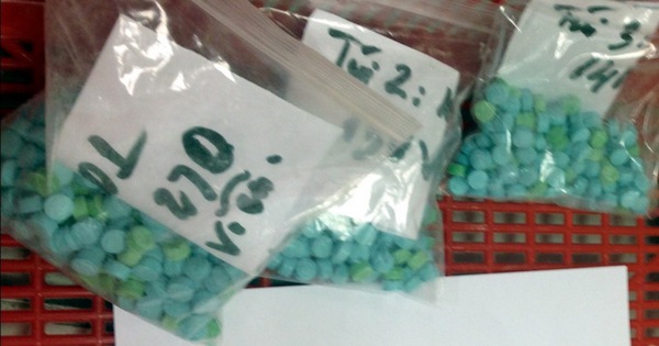 Overseas Vietnamese caught with over 2,000 drug tablets