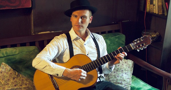 US singer performs Trinh Cong Son song on his death anniversary