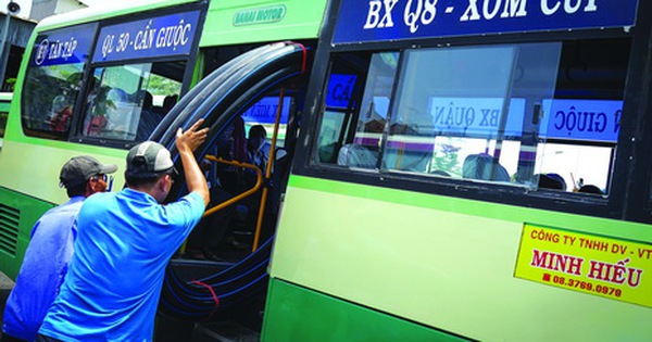 Shabby buses unwelcoming in Vietnam (photos)