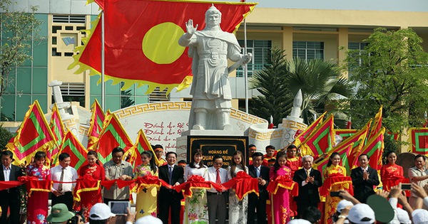Statue of former Vietnamese emperor erected at Ho Chi Minh City university