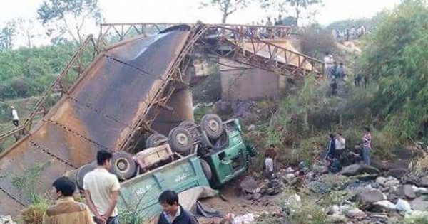 Overloaded trucks break two bridges in Vietnam on same day