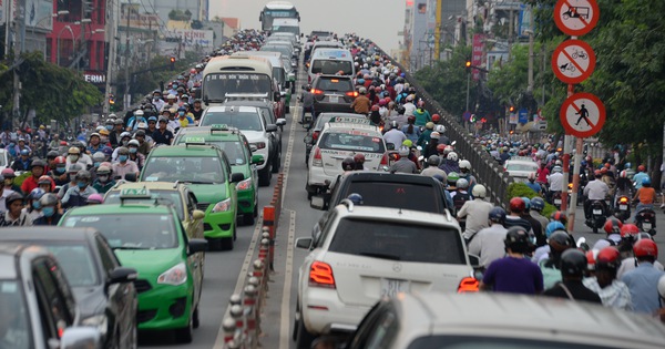 Debate on motorbike ban resurfaces as traffic congestion haunts Vietnam ...