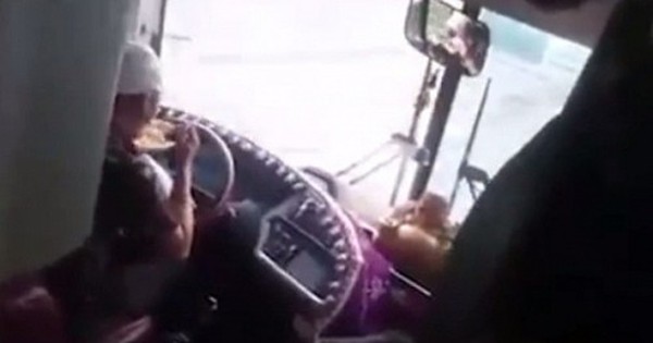 Dangerous multitasking: Vietnam driver suspended for eating instant noodles while taking wheel