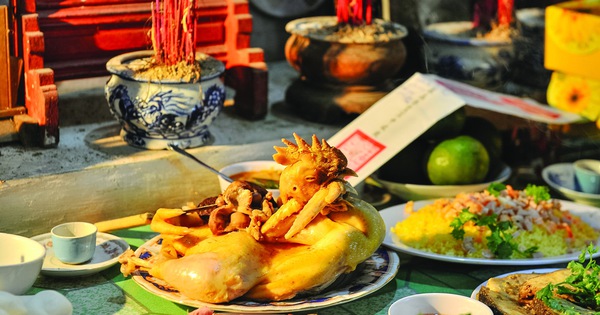 Where roosters lay on Vietnamese table of offerings