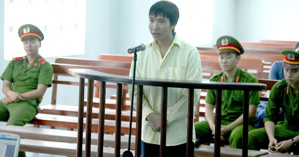 Vietnam jails journalist for blackmail