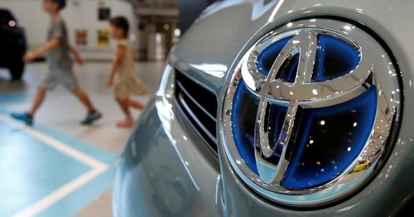 Toyota Vietnam recalls more than 8,000 cars over airbag defect