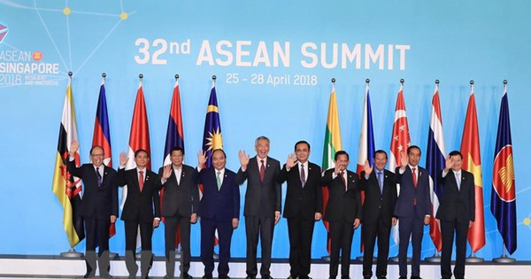 Vietnamese premier attends 32nd ASEAN Summit in Singapore