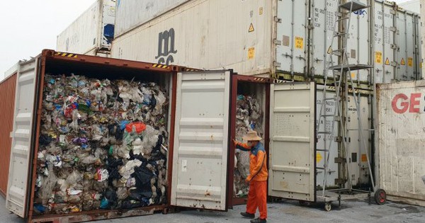 Prohibited scrap flood seaports in Vietnam