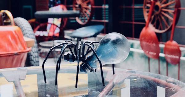 Man builds coffee shop interior from disused items in Hanoi