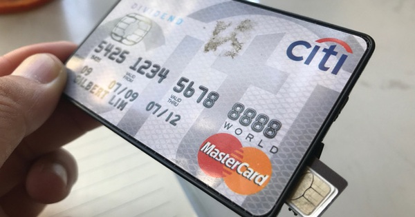 Hi-tech cheating gadgets flood market as Vietnam’s national high school ...