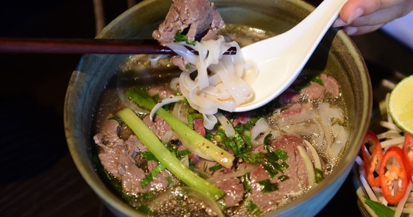 Chef unveils ingredients in Ho Chi Minh City’s famous $50 bowl of pho