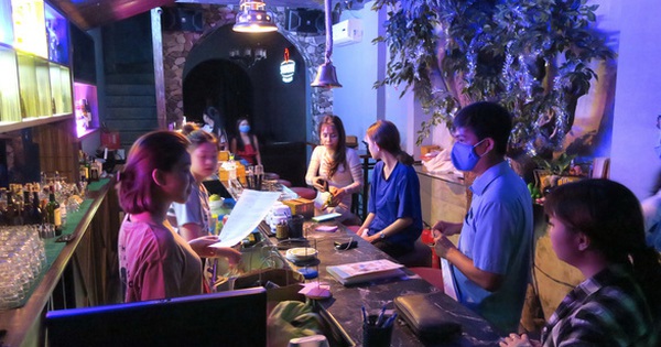 Bars, karaoke parlors remain shut as Ho Chi Minh City reopens more non ...
