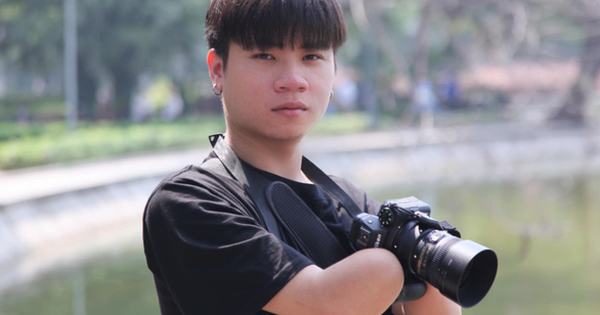 Handless Vietnamese man overcomes disability to support mother