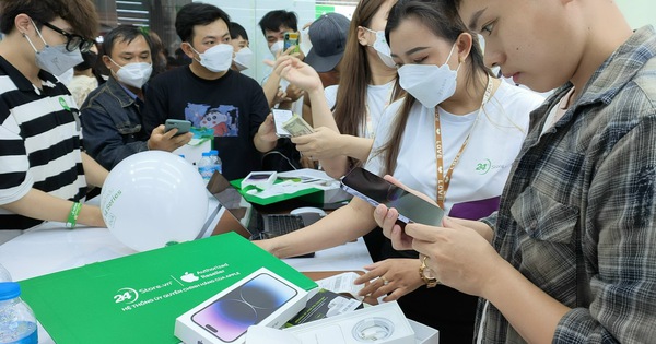 Stronger greenback raises iPhone prices in Vietnam