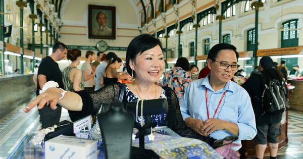 Nick Ut and ‘Napalm Girl’ revisit American war site in Vietnam 50 years ...