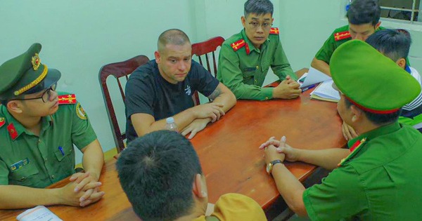 Vietnam police arrest, transfer Interpol-wanted murder suspect to Russia