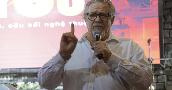 Philip Quast, renowned Australian actor, says will not allow phones in ...